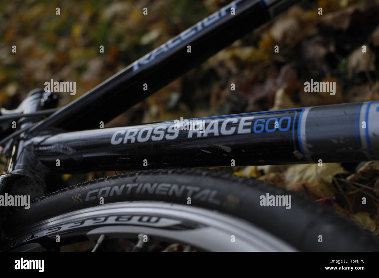 Cross bicycle hi-res stock photography and images - Alamy