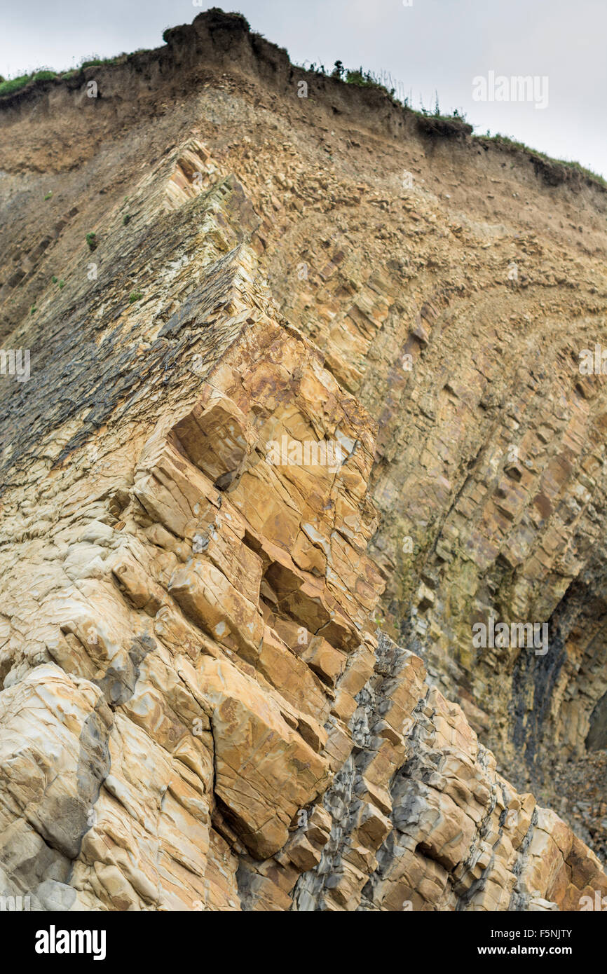 Rock formation at Widemouth Bay, North Cornwall, UK on an overcast ...