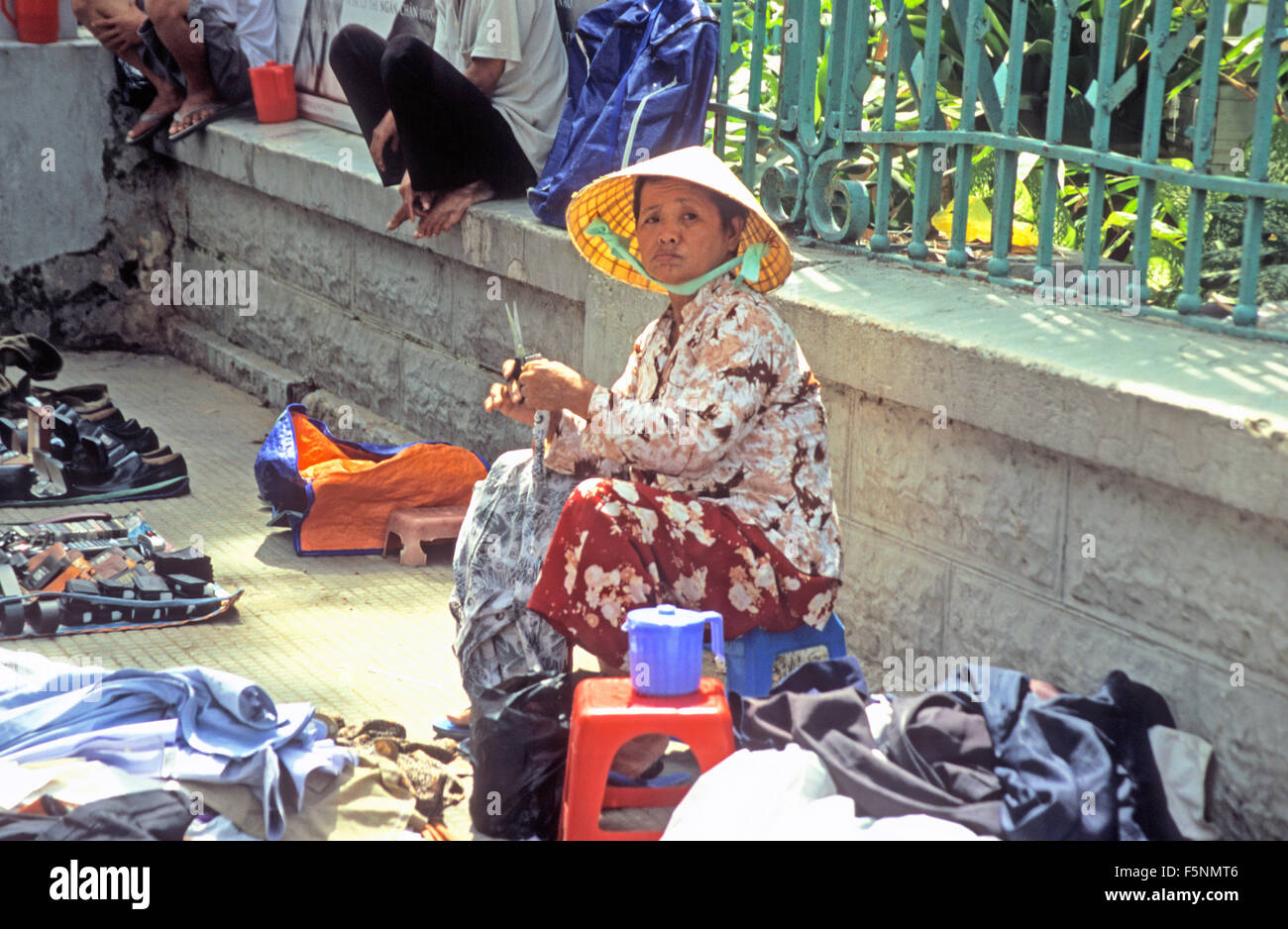 Vietnam Saigon (Ho Chi Minh) Pavement Cloth Stall Stock Photo - Alamy