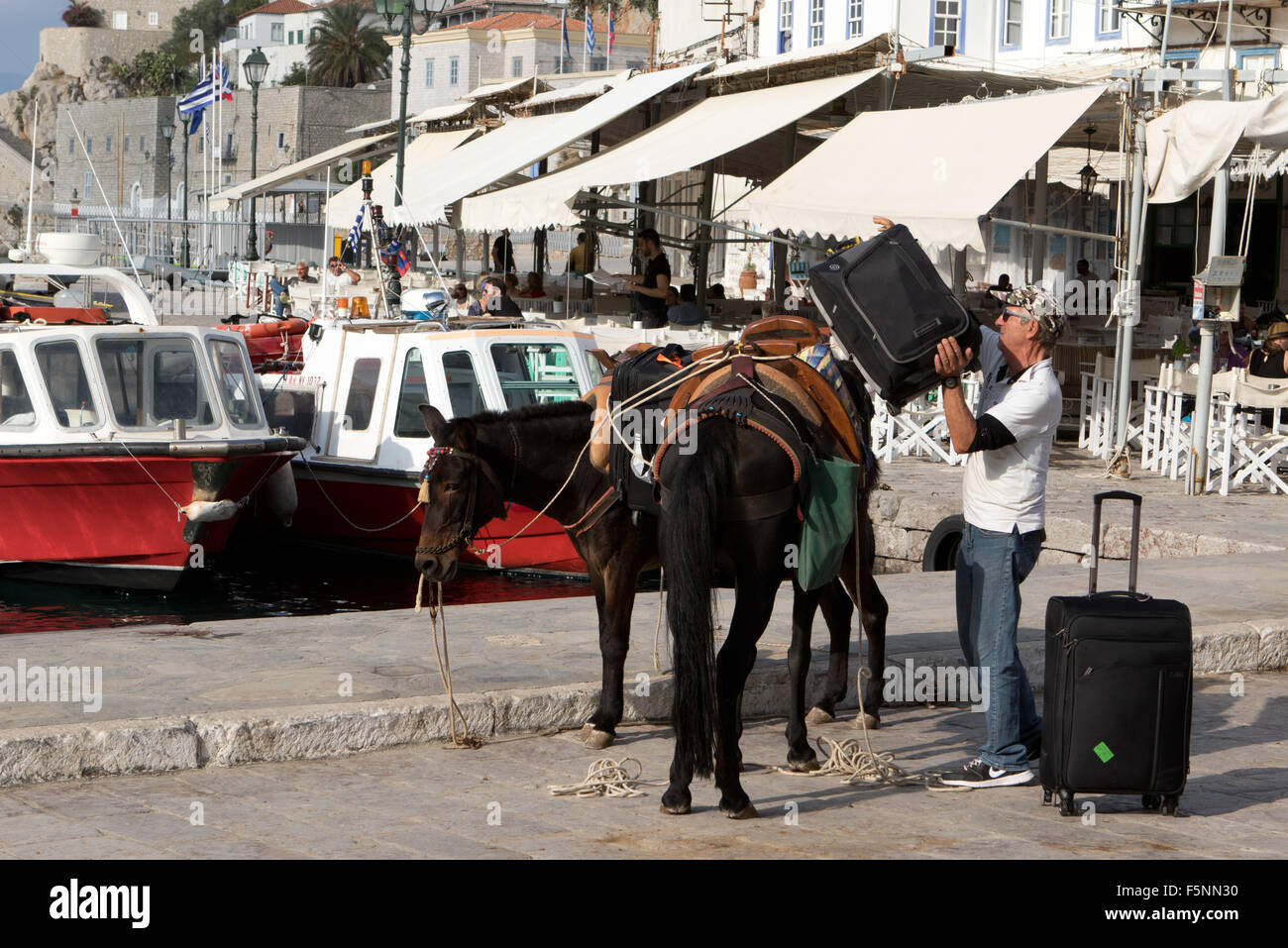 Pretty hydra island hi-res stock photography and images - Alamy