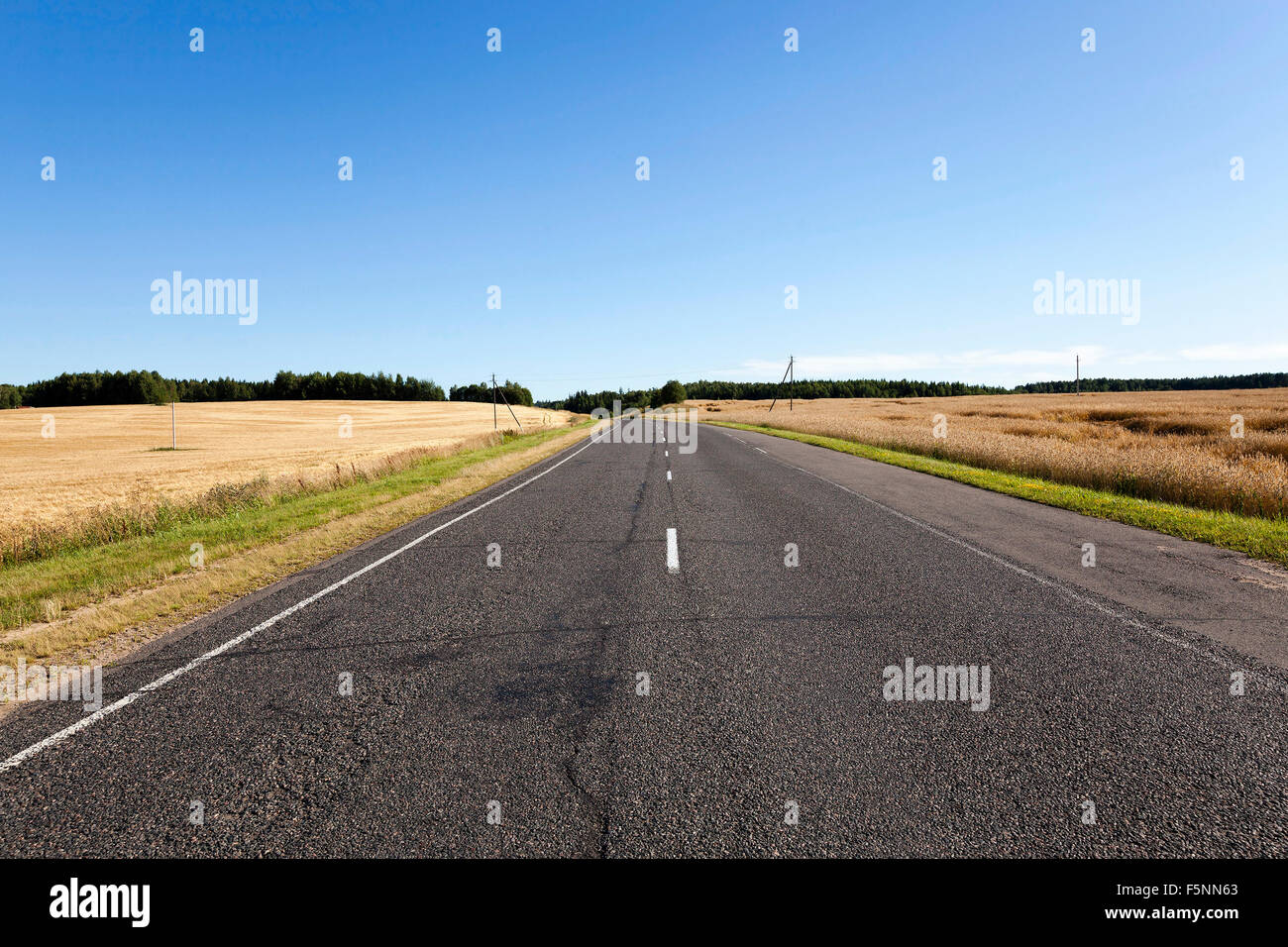 small country road Stock Photo - Alamy