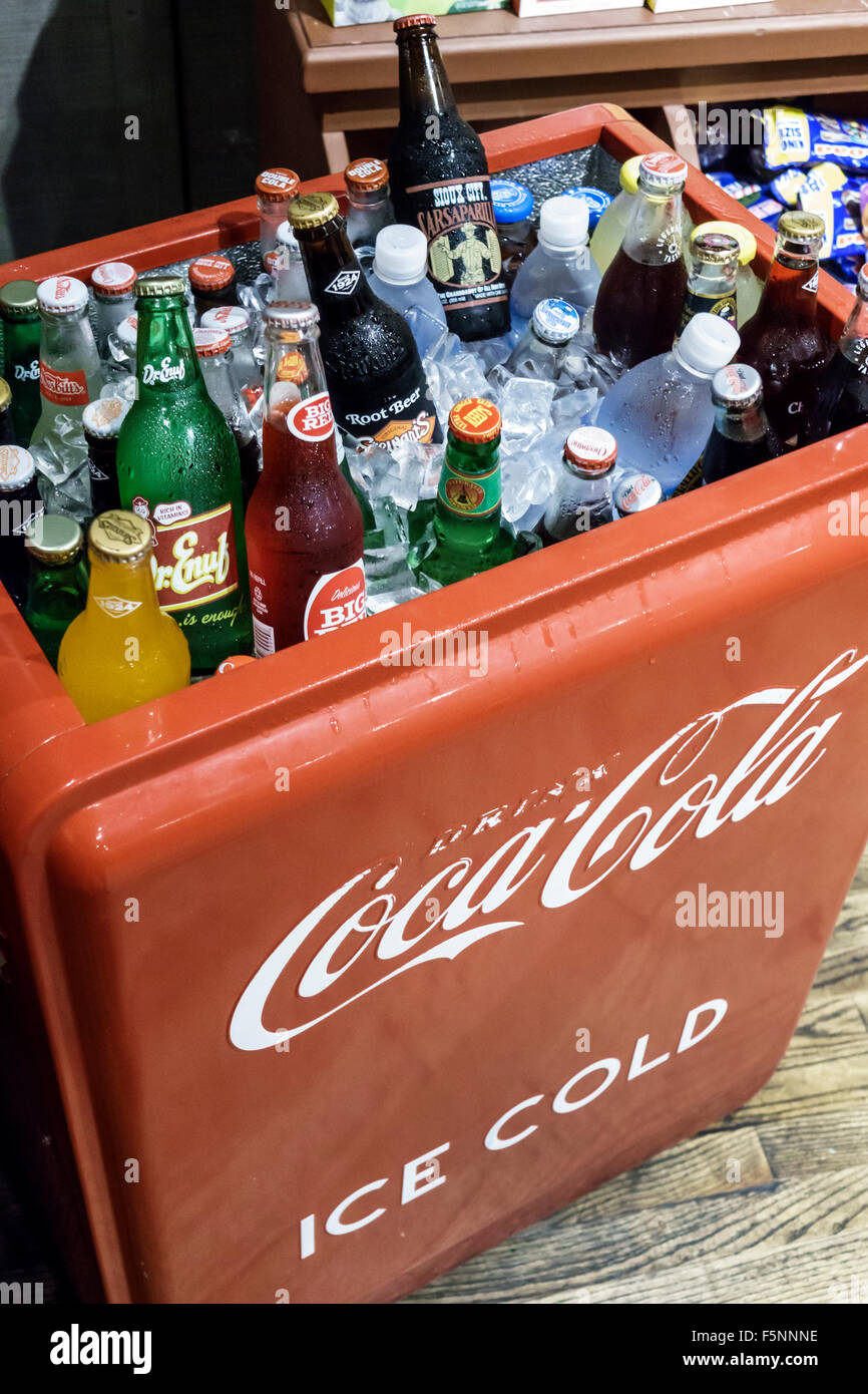 Cold drink drinks beverage colas hi-res stock photography and images ...