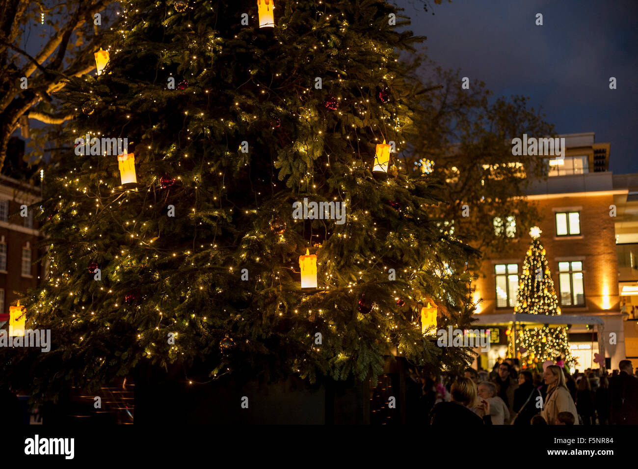 London, UK. 7 November 2015. Christmas arrives early in fashionable ...