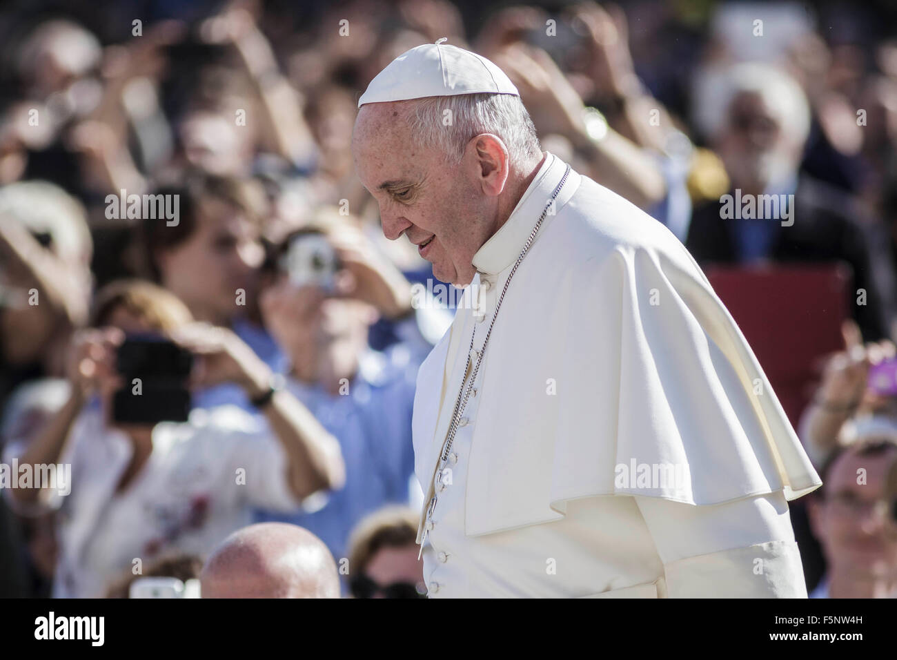 Vatican City, Vatican. 07th Nov, 2015. Pope Francis attends an audience ...