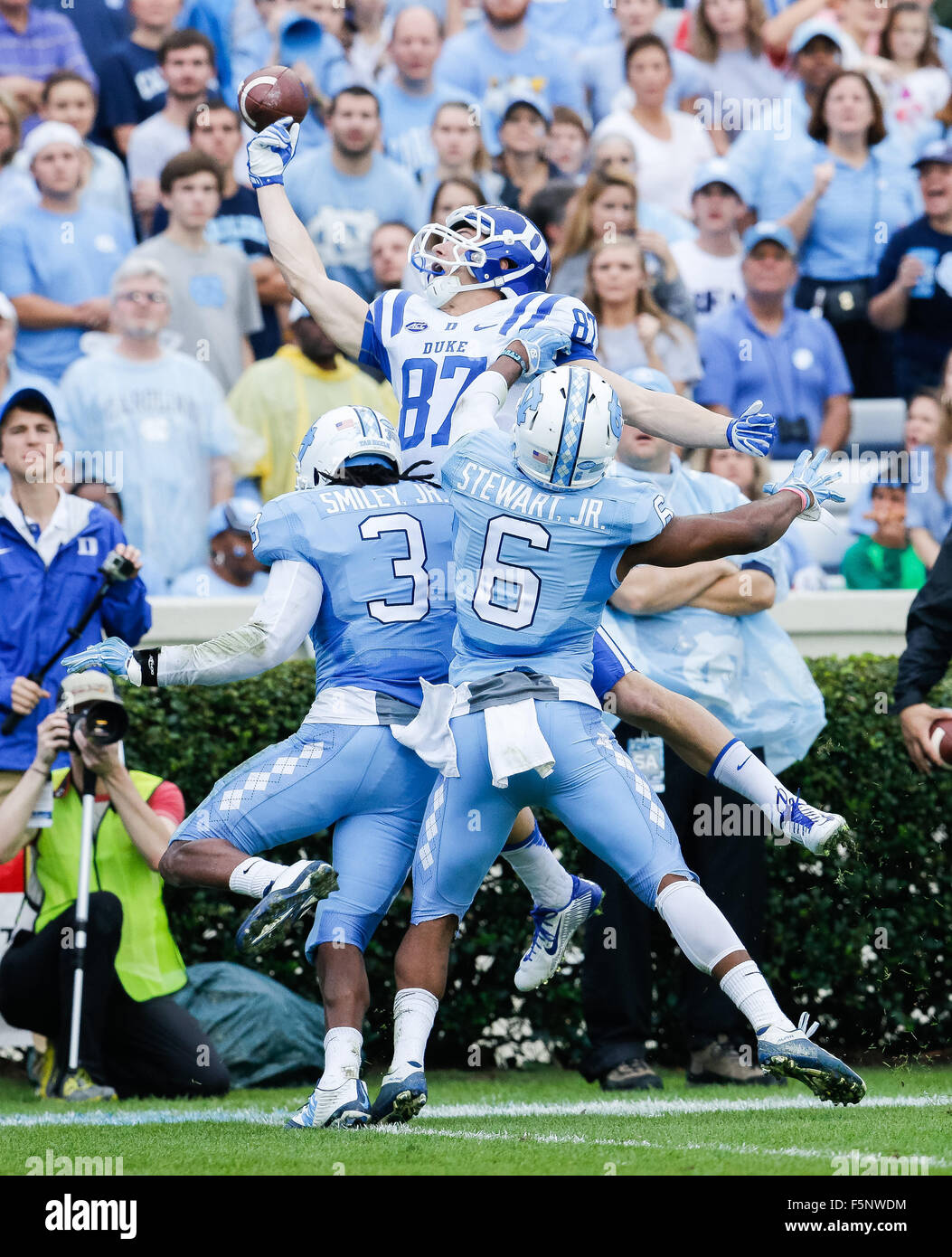 Chapel-Hill, NC, USA. 7th Nov, 2015. Max McCaffrey (87) of the Duke ...