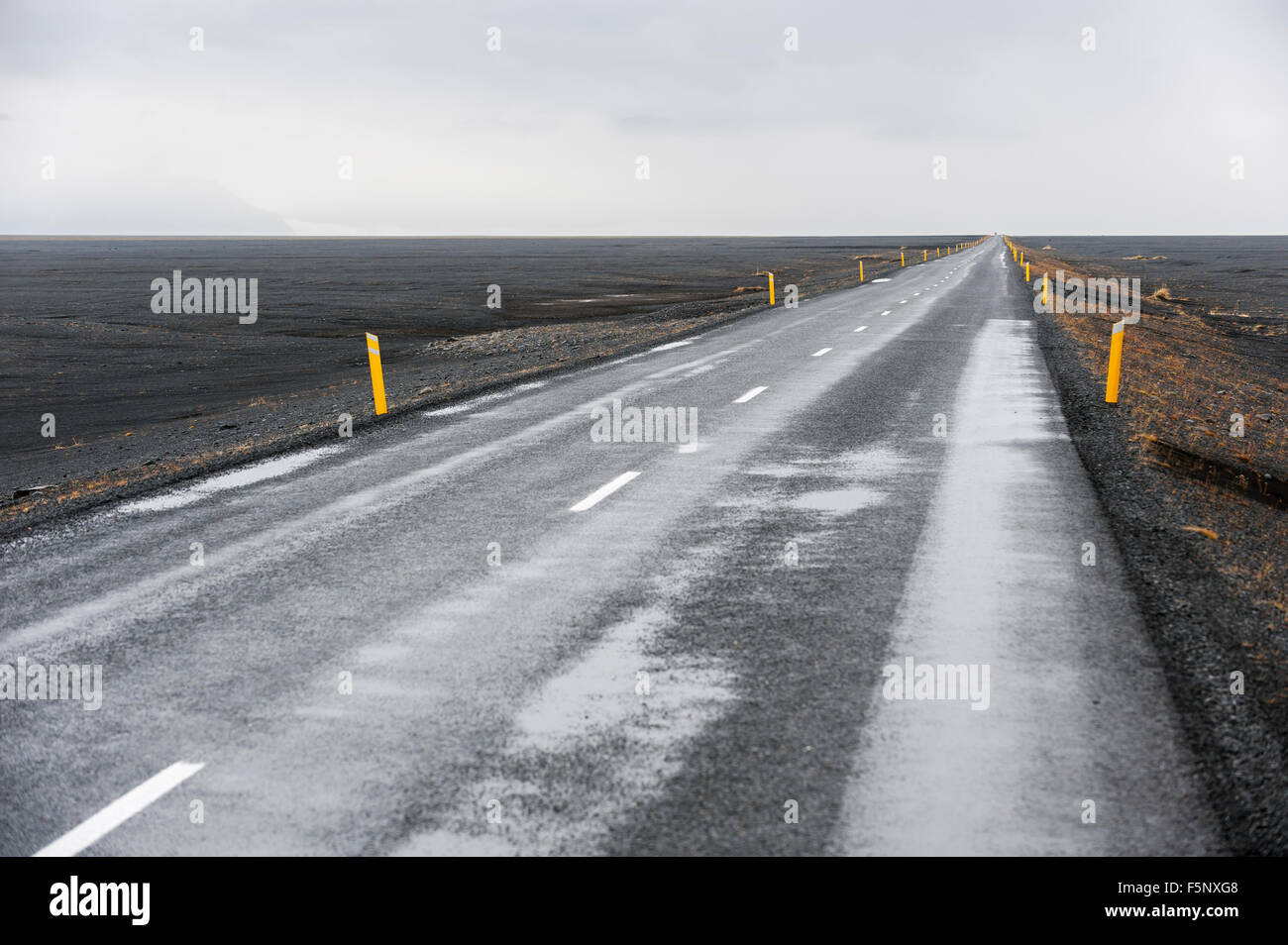 Empty diagonal hi-res stock photography and images - Alamy