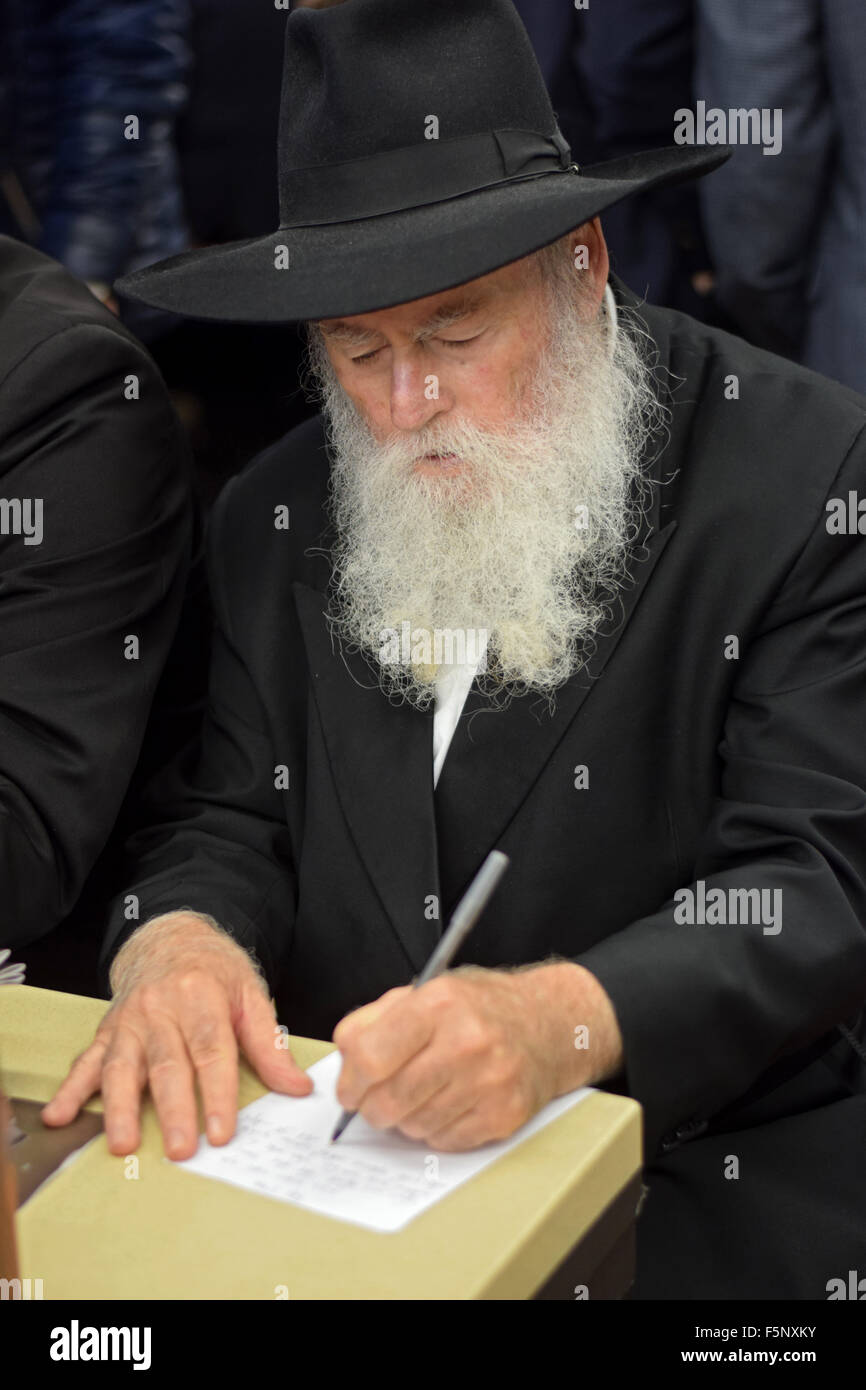 A religious Jewish man writes a letter to the Lubavitcher Rebbe at the ...