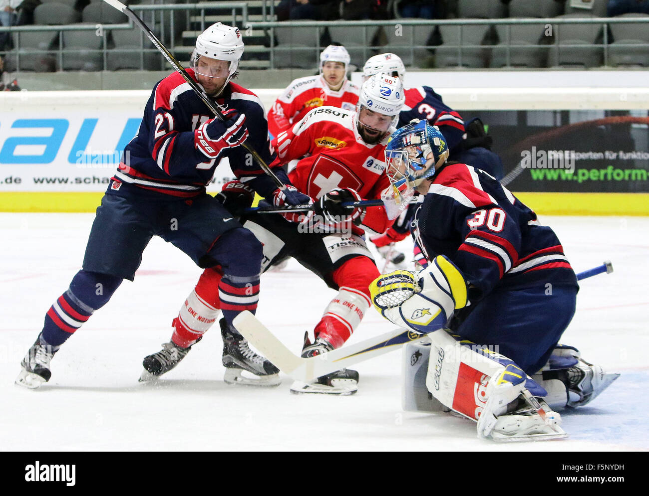 Augsburg, Bavaria, Germany. 7th Nov, 2015. from left Matt GILROY (USA ...