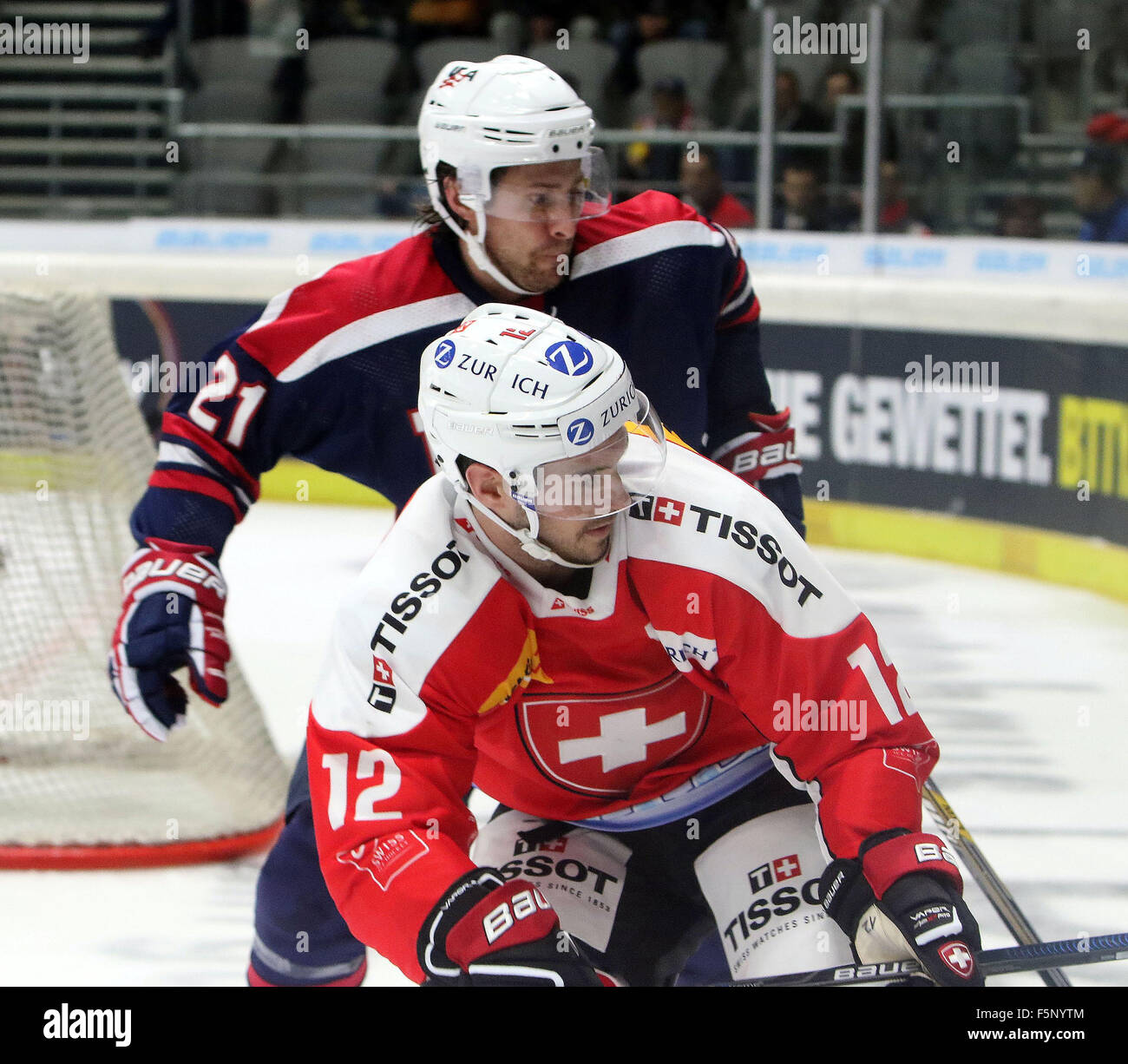 Augsburg, Bavaria, Germany. 7th Nov, 2015. from left Matt GILROY (USA ...