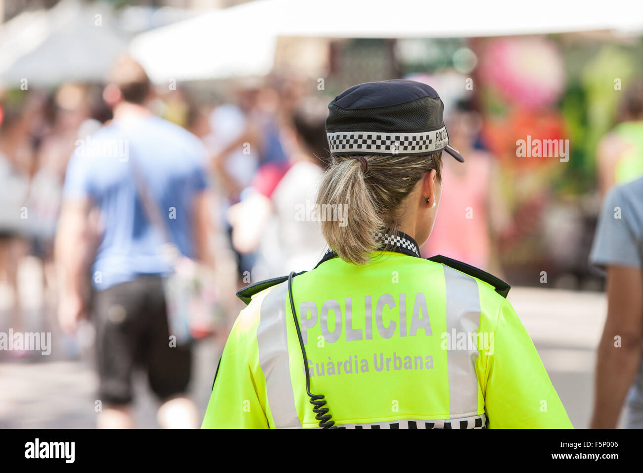 female,woman,police officer,police officers,policia,Guardia Urbana ...