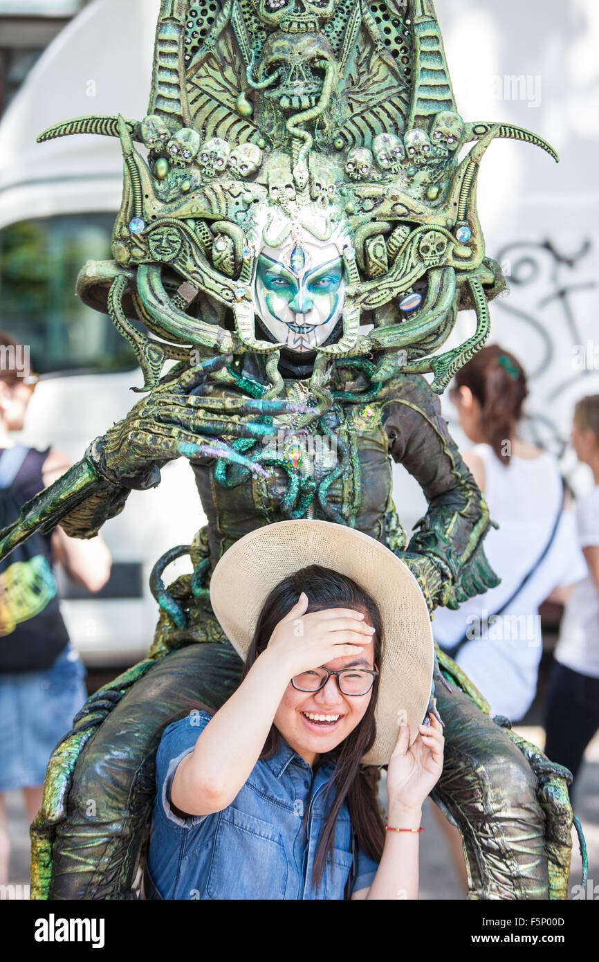 Human statue street entertainers hi-res stock photography and images ...