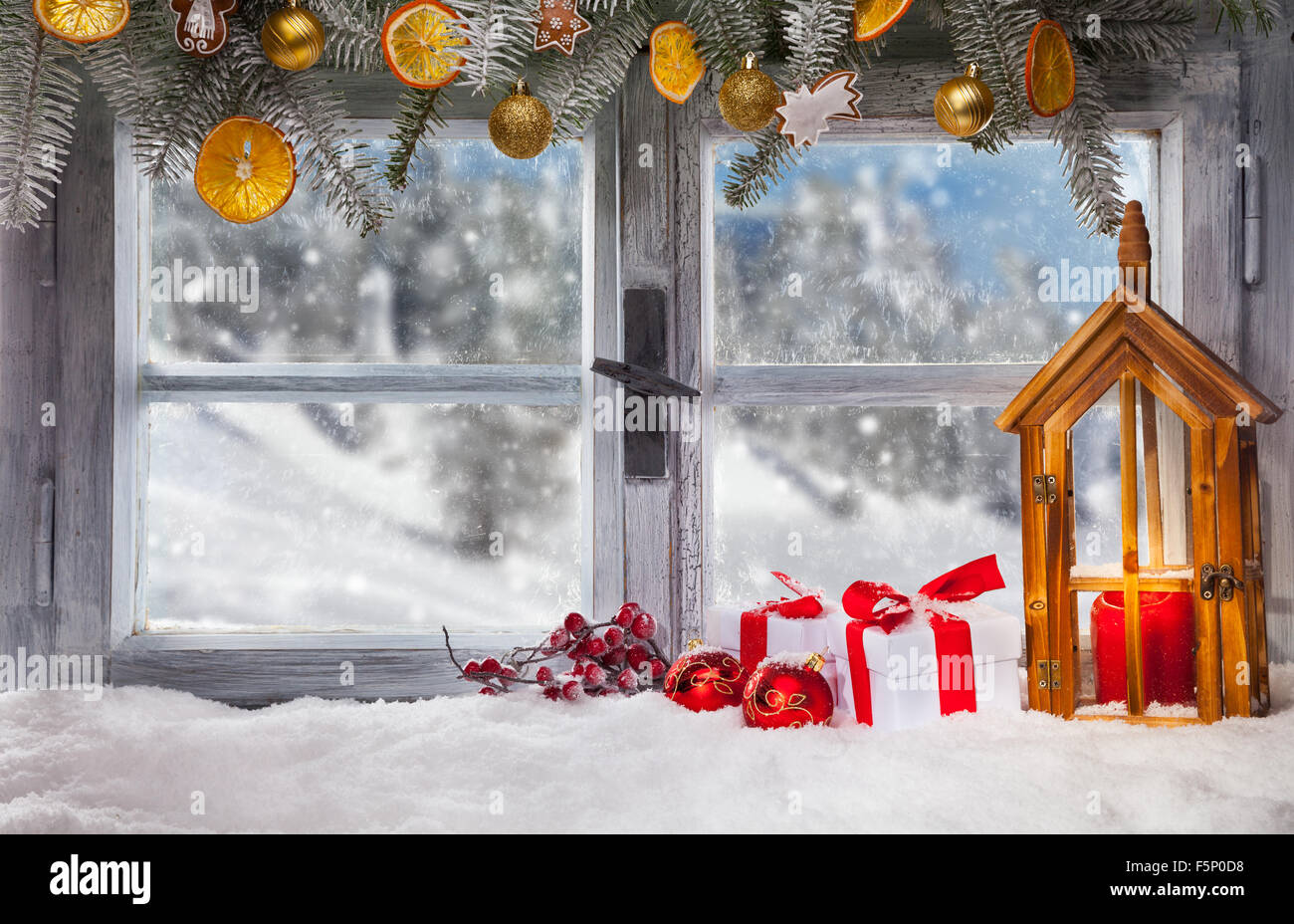 Vintage wooden window overlook winter landscape Stock Photo - Alamy