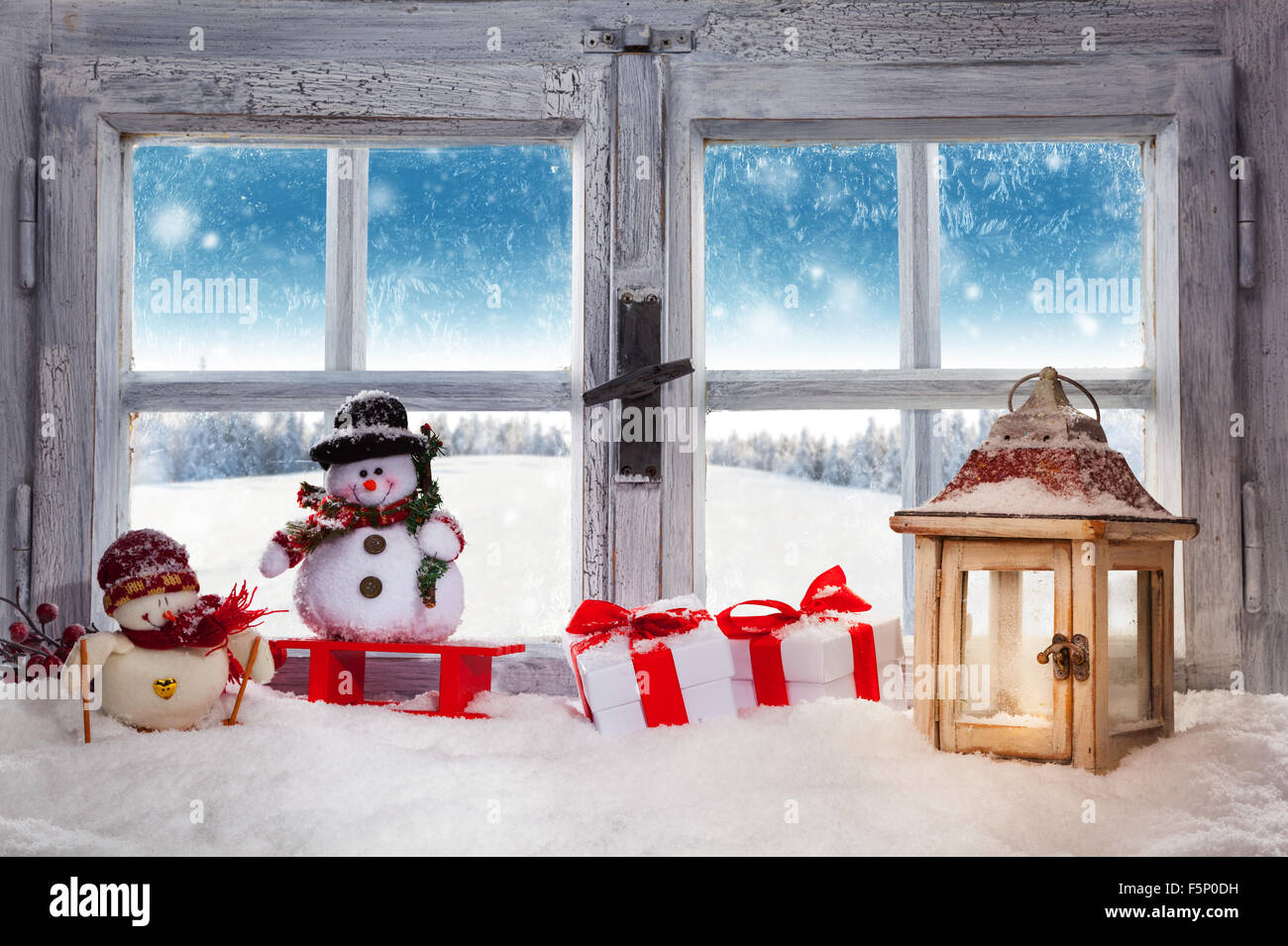 Vintage wooden window overlook winter landscape Stock Photo - Alamy