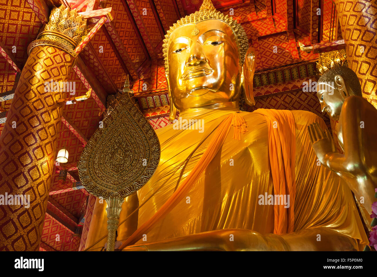 The main Buddha image, Wat Phanan Choeng in Ayutthaya Stock Photo - Alamy