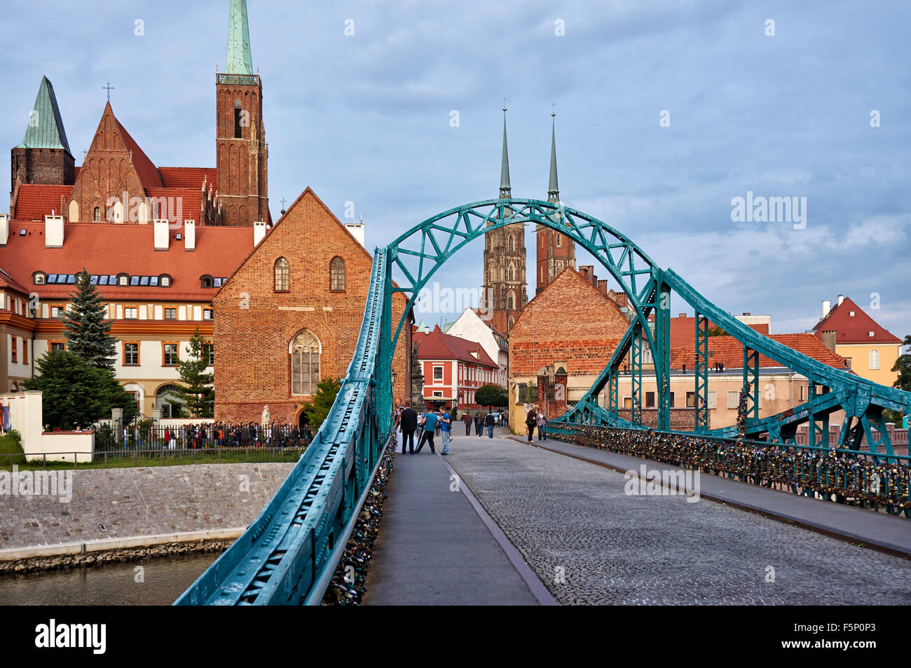 Tumski Bridge, connecting old town and Sand Island of Wroclaw with ...
