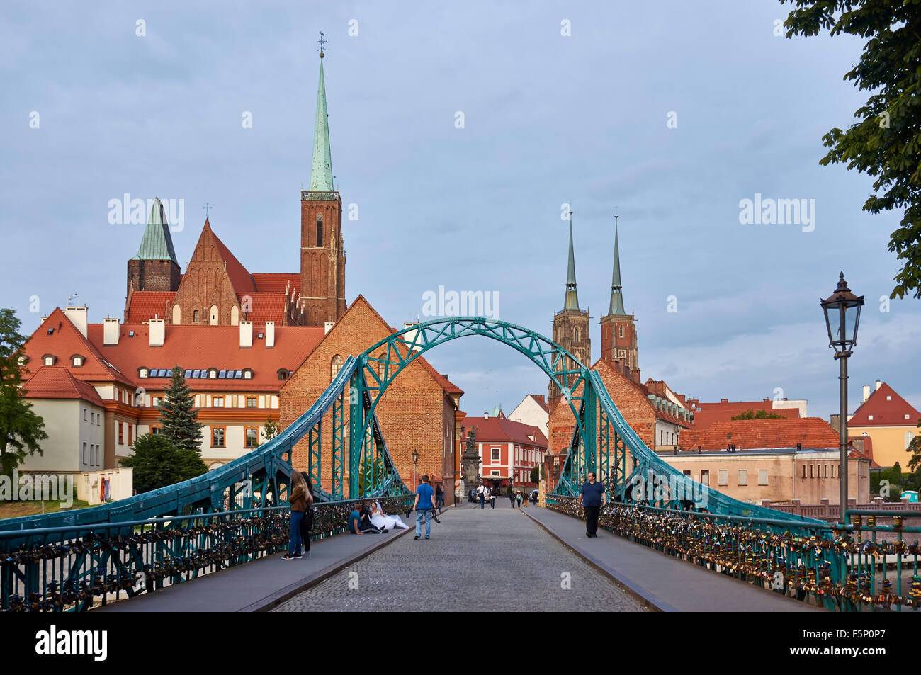 Tumski Bridge, connecting old town and Sand Island of Wroclaw with ...