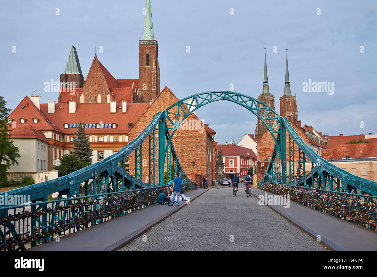 Tumski Bridge, connecting old town and Sand Island of Wroclaw with ...