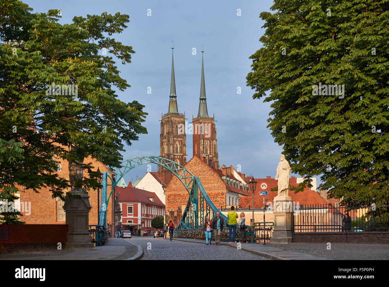 Tumski Bridge, connecting old town and Sand Island of Wroclaw with ...