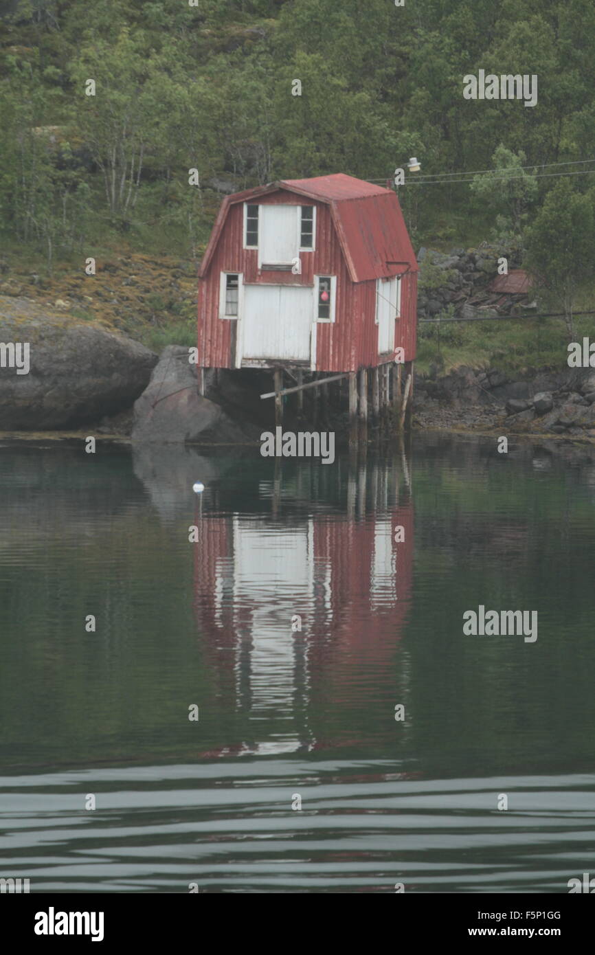 Ramshackle hut hi-res stock photography and images - Alamy