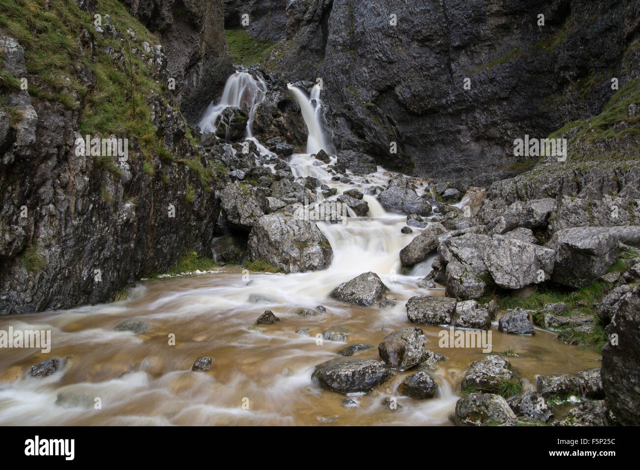Gordale scar waterfall hi-res stock photography and images - Alamy