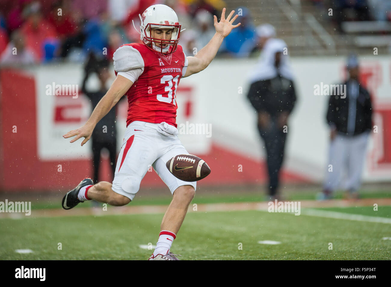 Houston, Texas, USA. 7th Nov, 2015. Houston Cougars punter Logan Piper ...