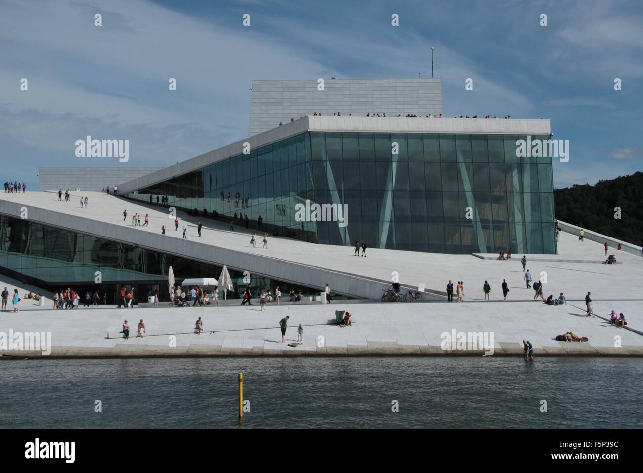 Opera house exterior hi-res stock photography and images - Alamy