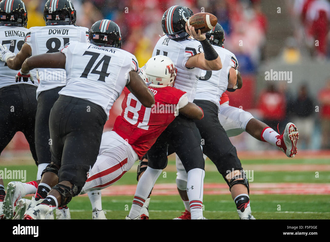 Houston, Texas, USA. 7th Nov, 2015. Cincinnati Bearcats quarterback ...
