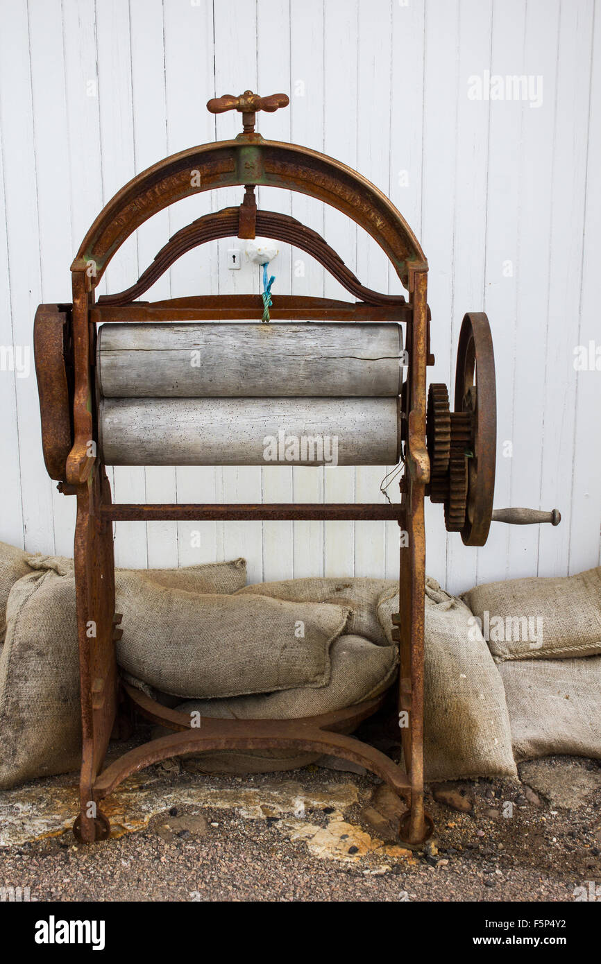 Old mangle hi-res stock photography and images - Alamy