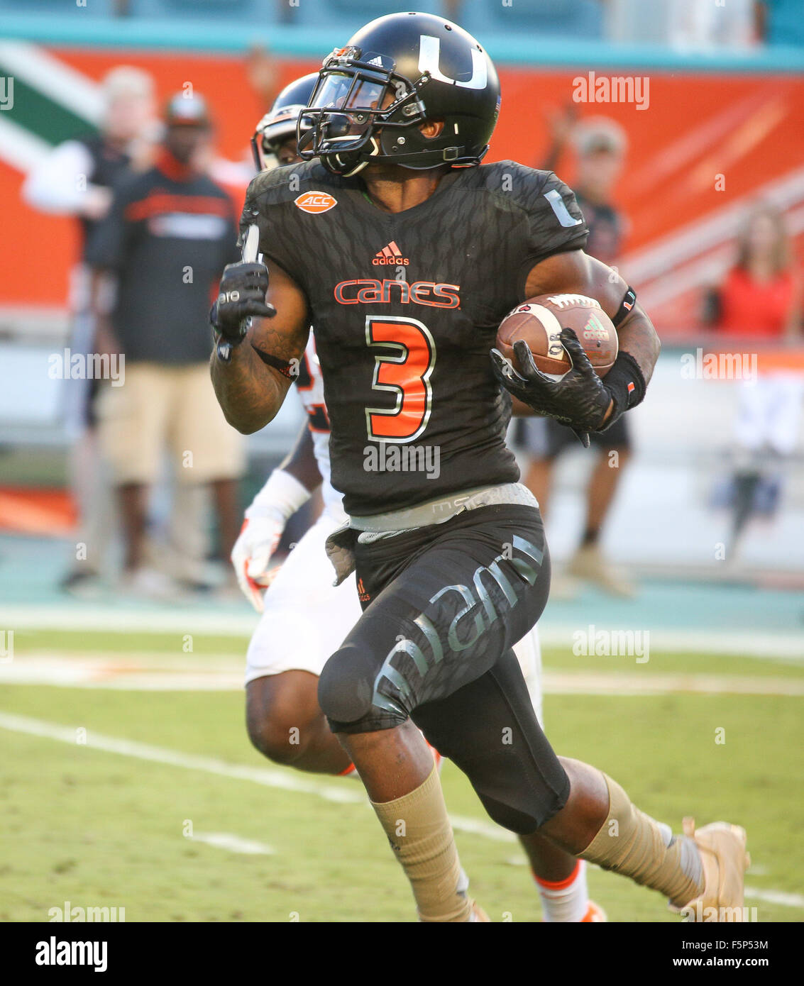 Miami Gardens, FL, USA. 7th Nov, 2015. Miami's Stacy Coley #3 dashes ...