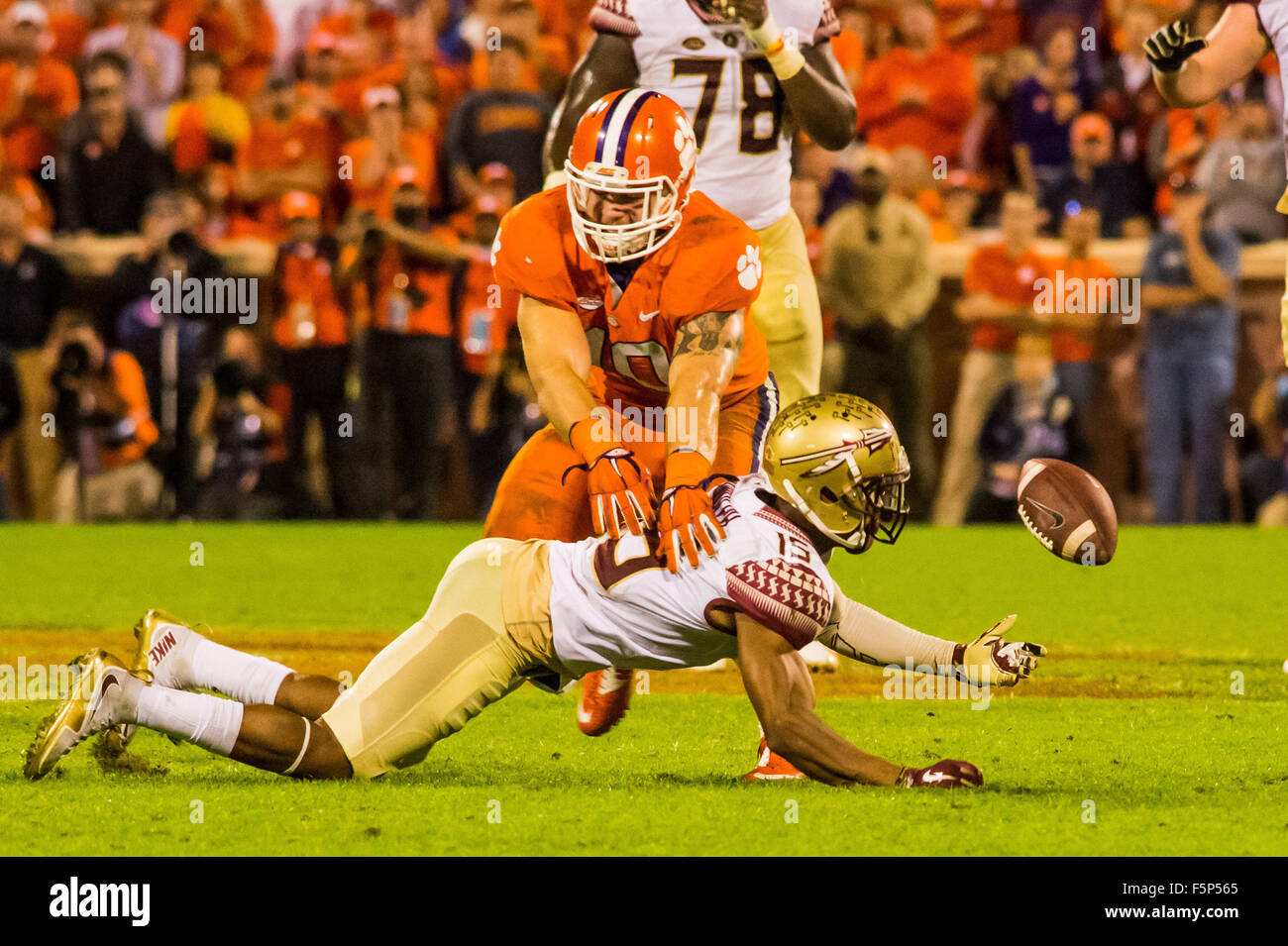 Clemson Tigers linebacker Ben Boulware (10) defends Florida State ...