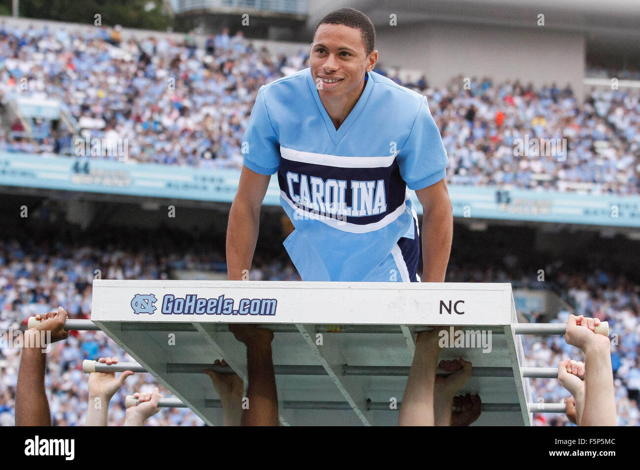 North carolina tar heels cheerleader hi-res stock photography and ...