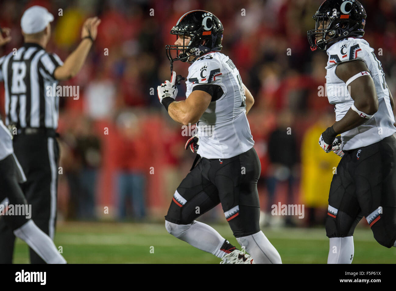 Houston, Texas, USA. 7th Nov, 2015. Cincinnati Bearcats linebacker ...