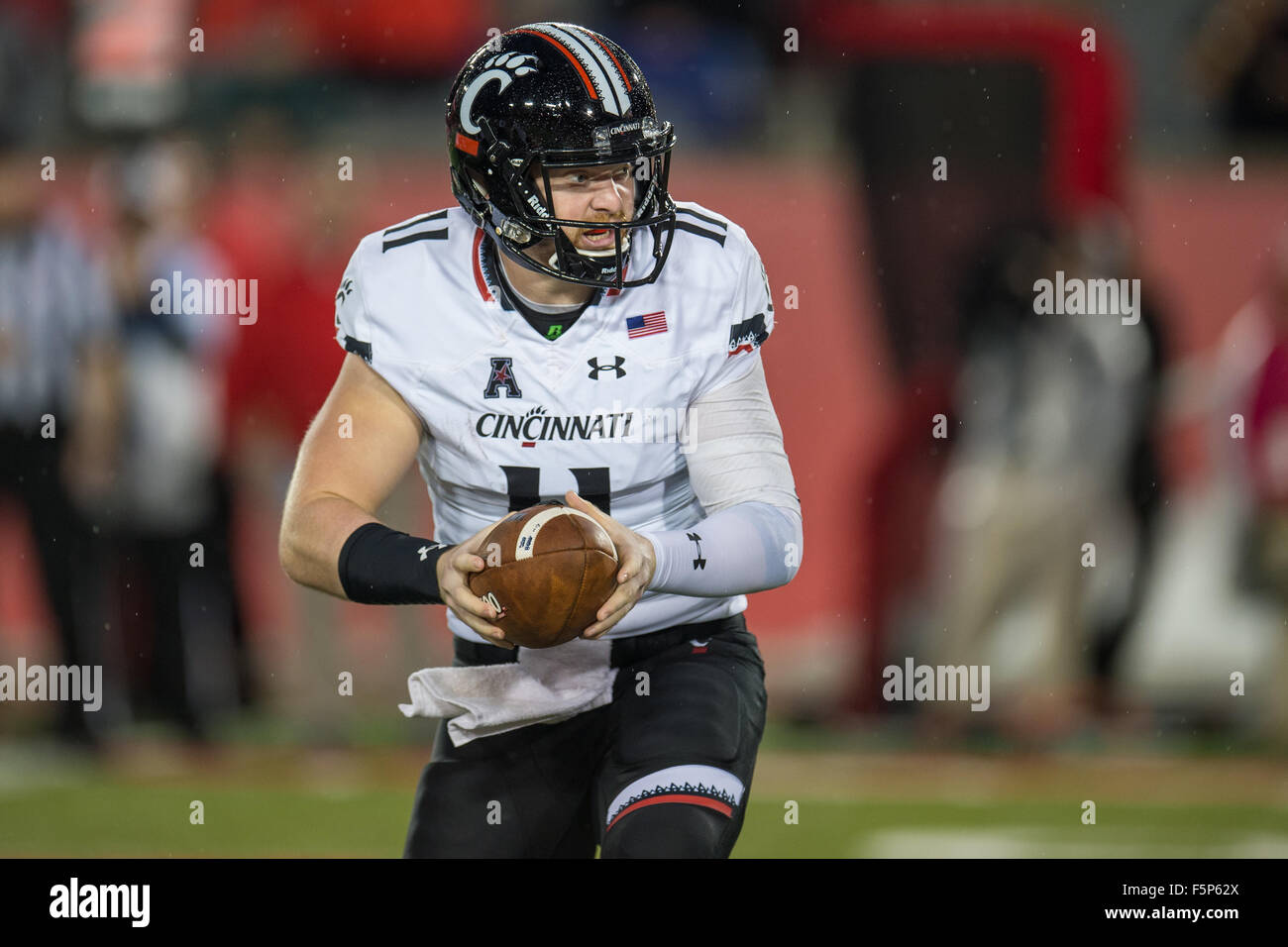 Houston, Texas, USA. 7th Nov, 2015. Cincinnati Bearcats quarterback ...