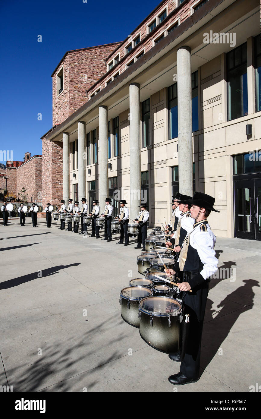 Boulder, Colorado, USA. 7th Nov, 2015. The Colorado marching band warms ...