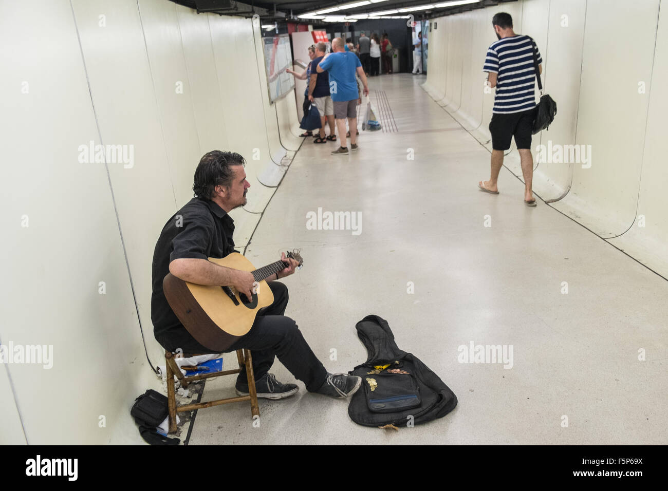Tv screens at train station hi-res stock photography and images - Alamy