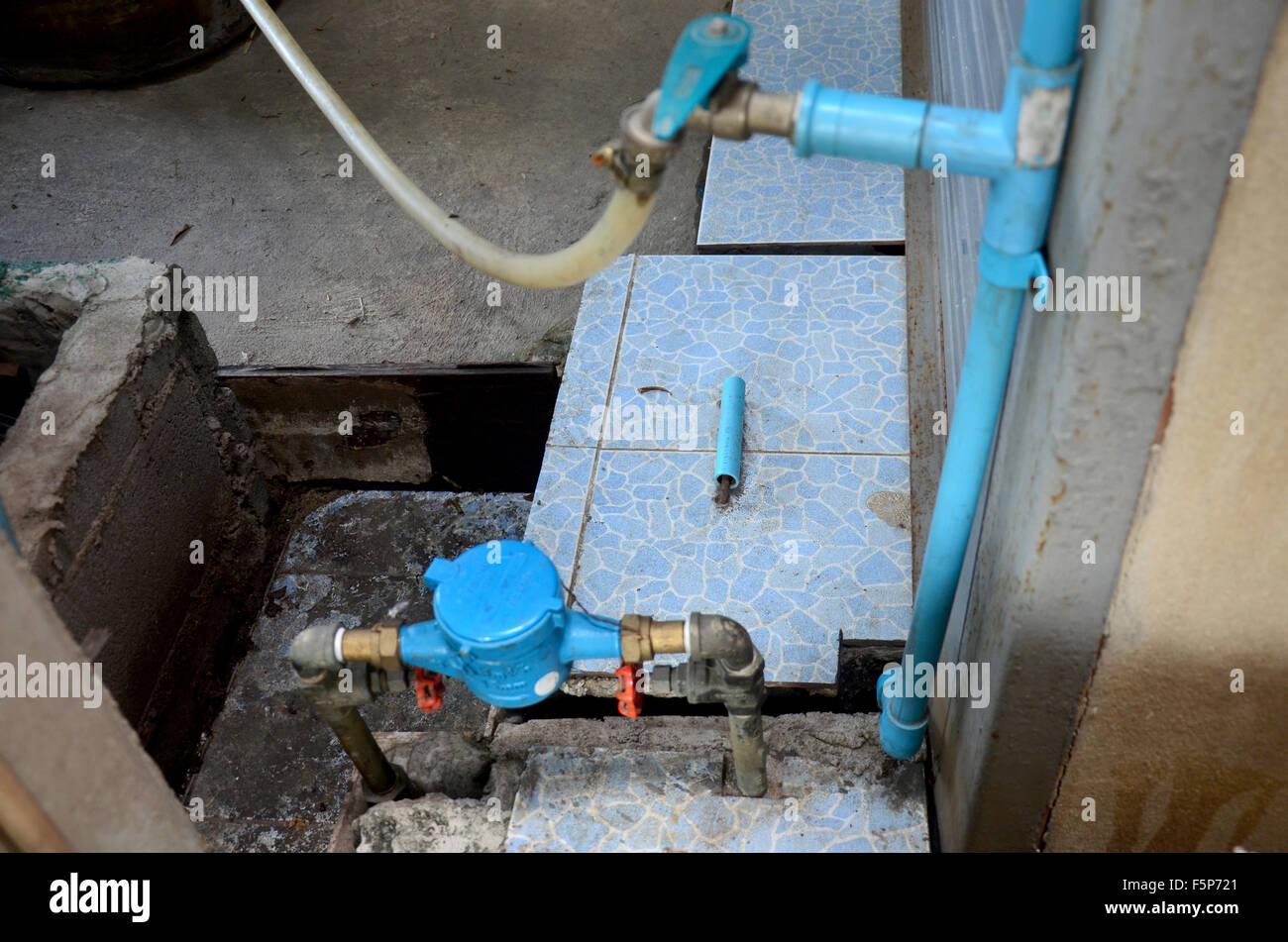 Water meter at home location in Nonthaburi, Thailand Stock Photo - Alamy