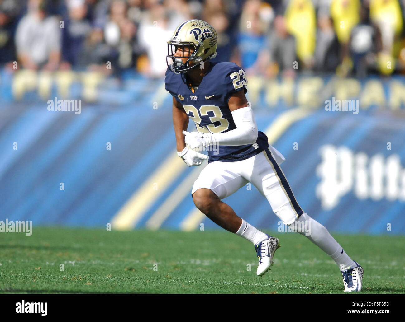 Pittsburgh, PA, USA. 7th Nov, 2015. Tyler Boyd #23 during the Notre ...