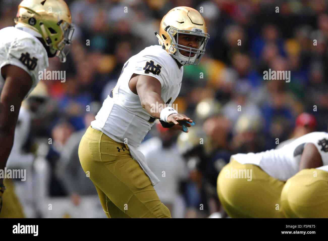 Pittsburgh, PA, USA. 7th Nov, 2015. DeShone Kizer #14 during the Notre ...