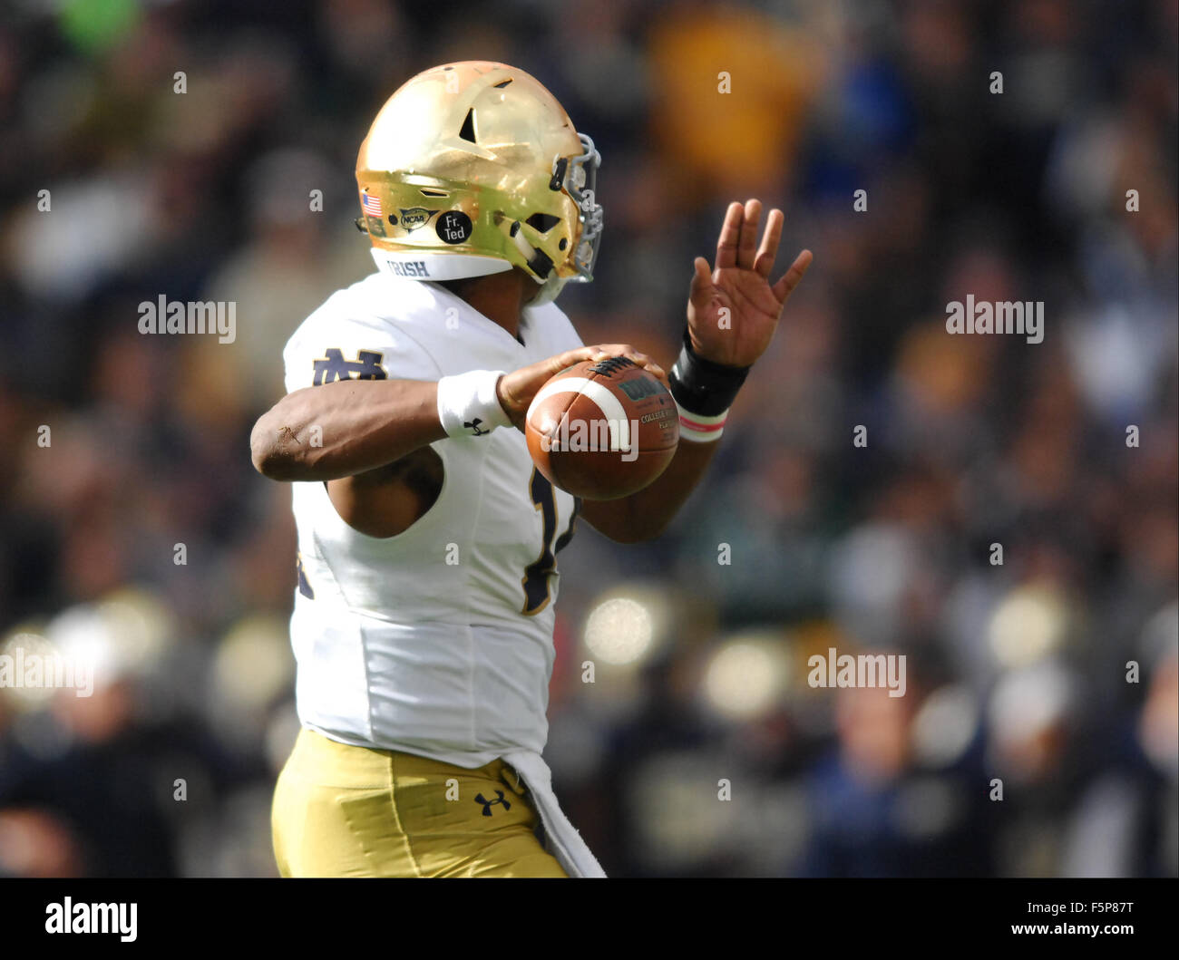Pittsburgh, PA, USA. 7th Nov, 2015. DeShone Kizer #14 during the Notre ...