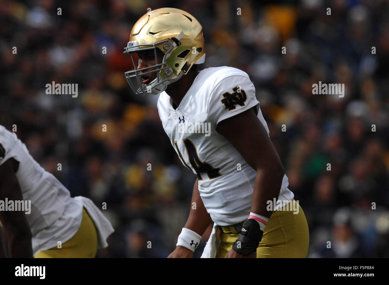 Pittsburgh, PA, USA. 7th Nov, 2015. DeShone Kizer #14 during the Notre ...