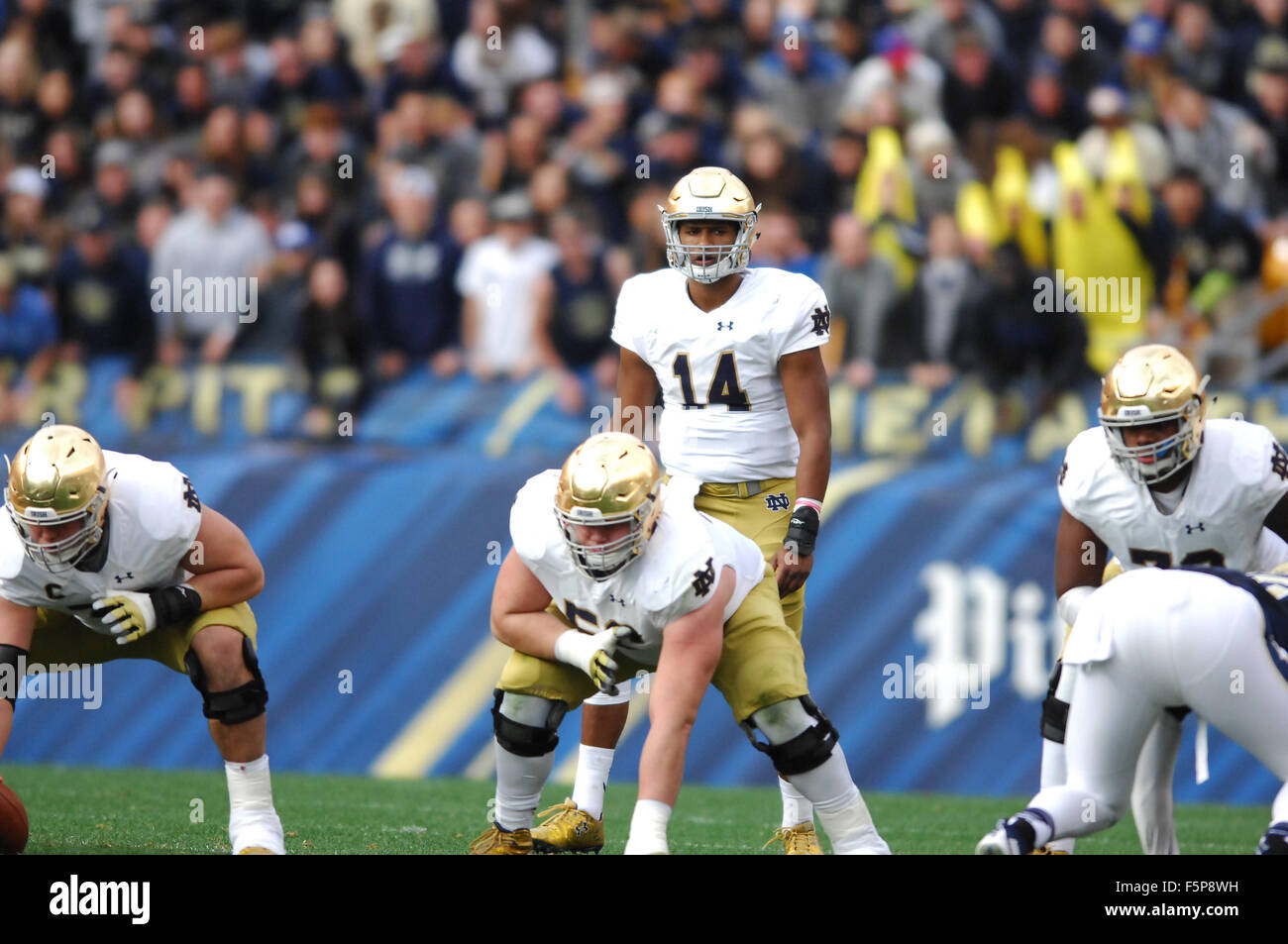 Pittsburgh, PA, USA. 7th Nov, 2015. DeShone Kizer #14 during the Notre ...