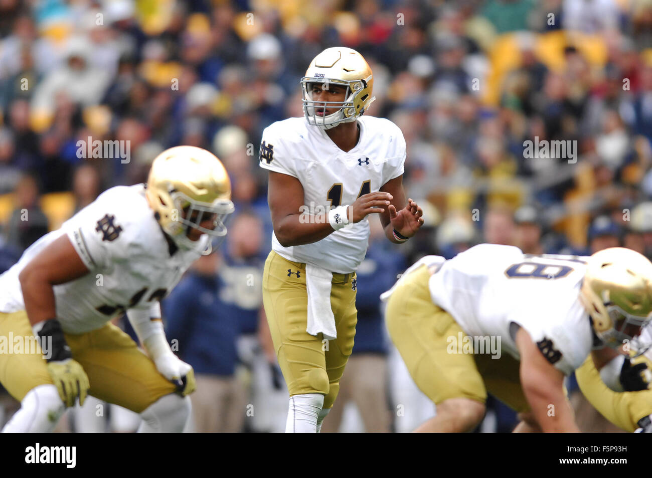 Pittsburgh, PA, USA. 7th Nov, 2015. DeShone Kizer #14 during the Notre ...