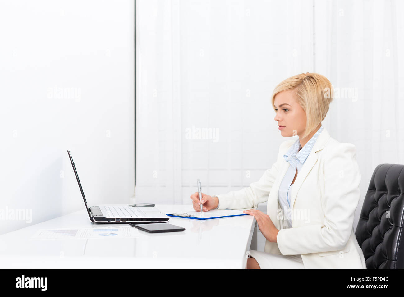 businesswoman writing contract, signing document Stock Photo - Alamy
