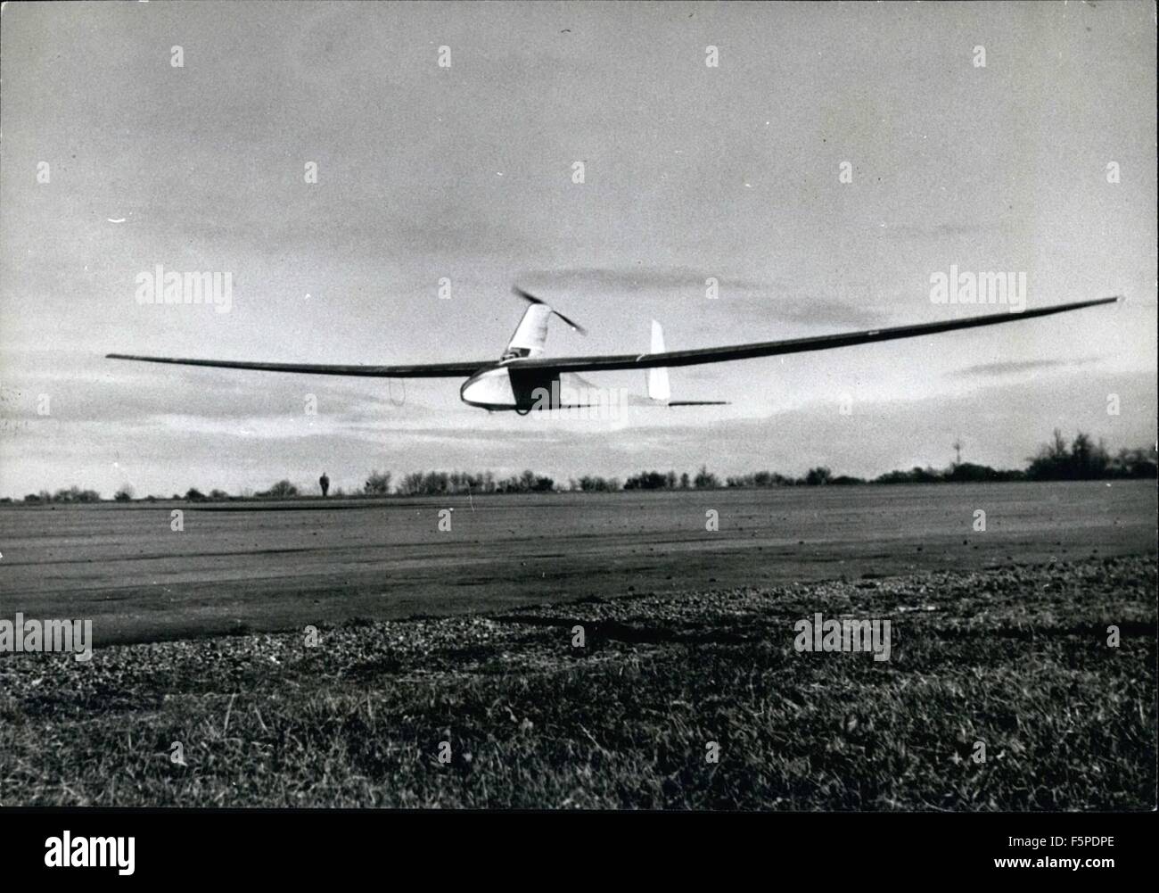 1954 - Southampton University Man Powered (SUMPAC) Aircraft airborne ...