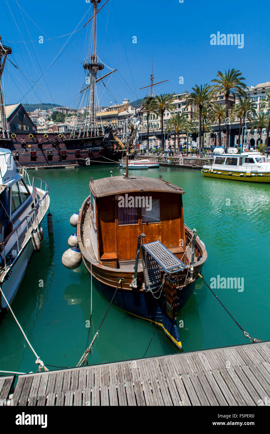 Il Galeone Neptune pirate ship in Genoa, Italy Stock Photo - Alamy