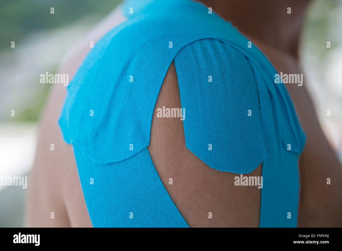 Shoulder bandage hi-res stock photography and images - Alamy