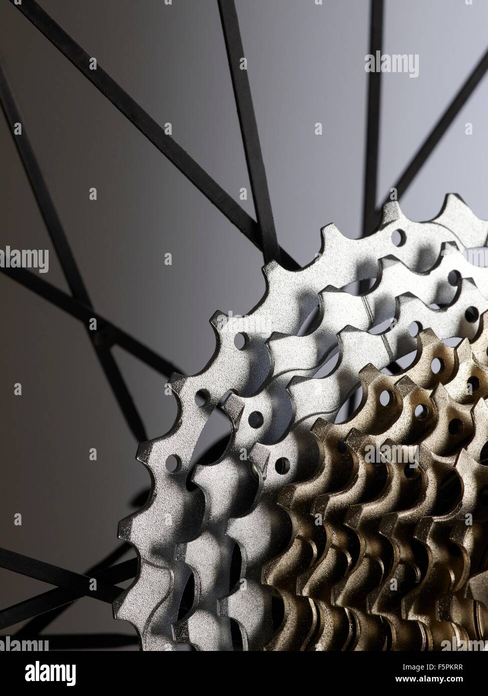 Ten-speed bicycle cassette, close up Stock Photo - Alamy