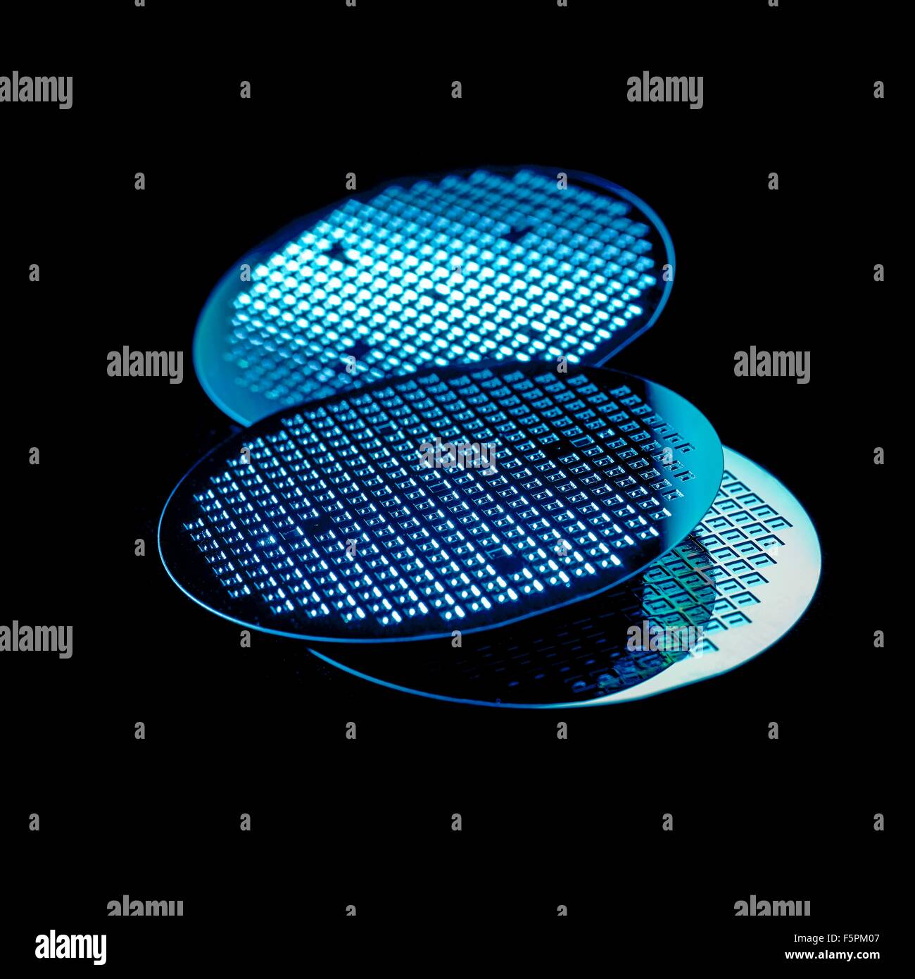 Silicon wafer hi-res stock photography and images - Alamy