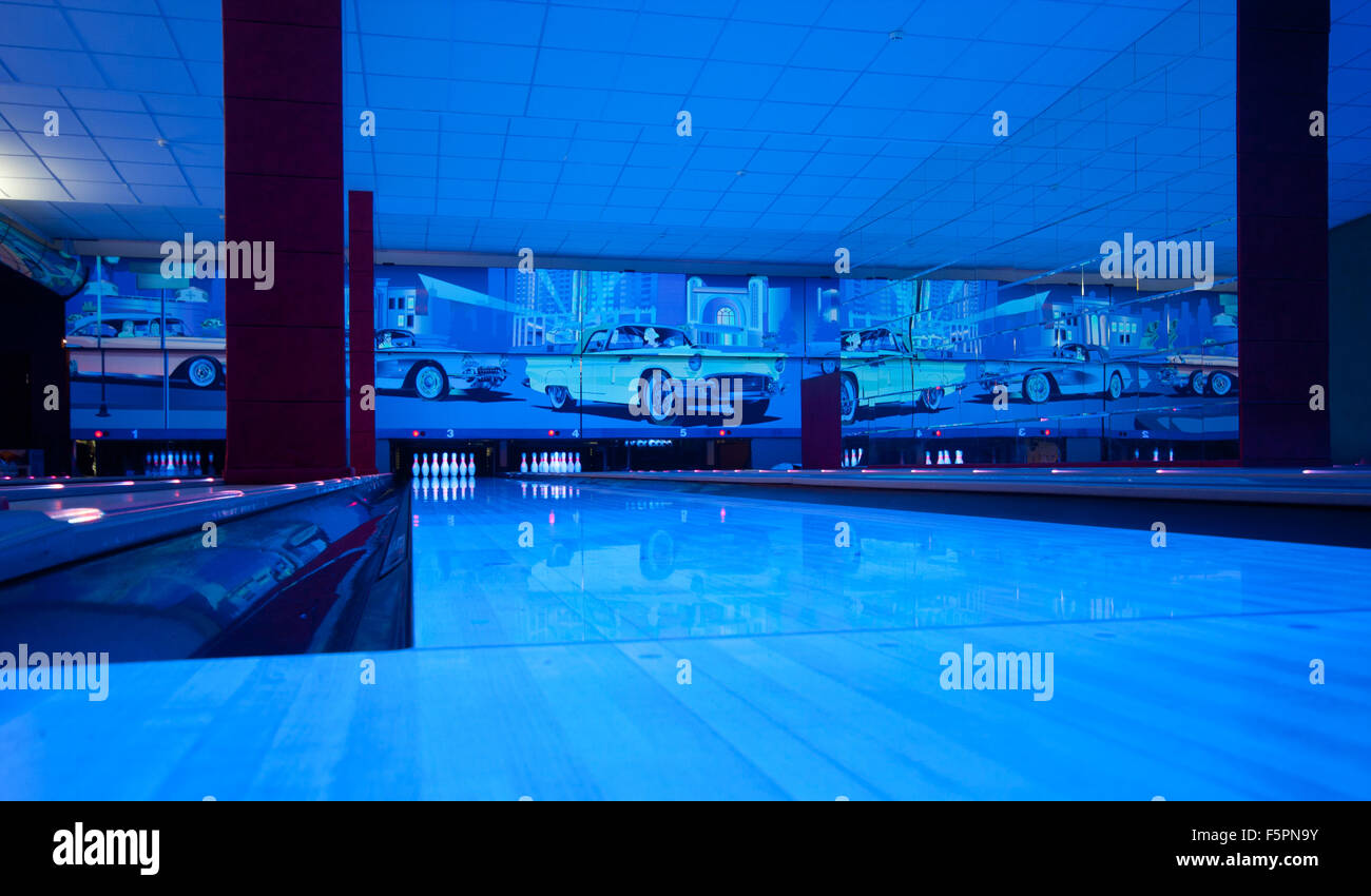 Vintage bowling hi-res stock photography and images - Alamy