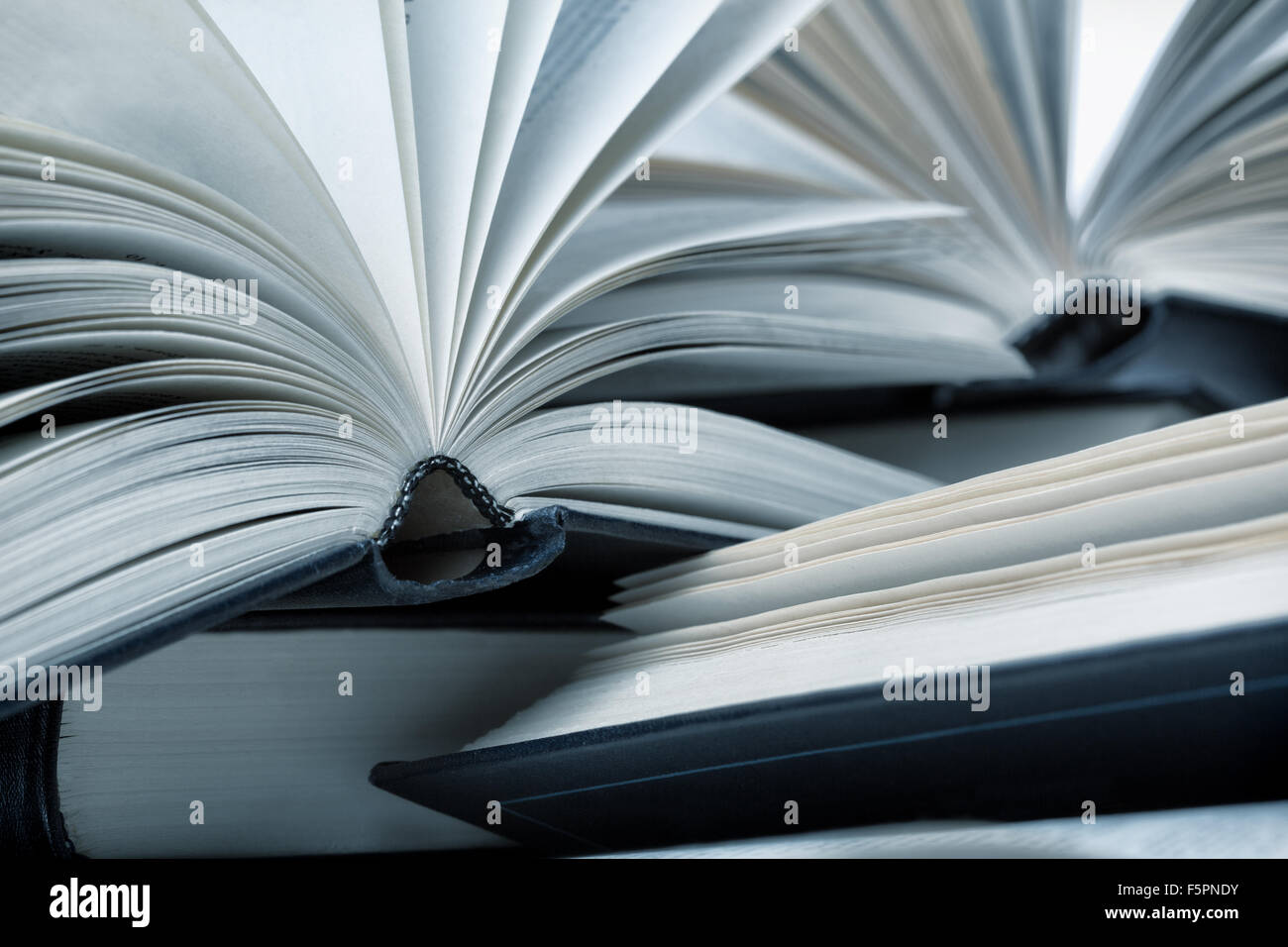 Hardcover books hi-res stock photography and images - Alamy